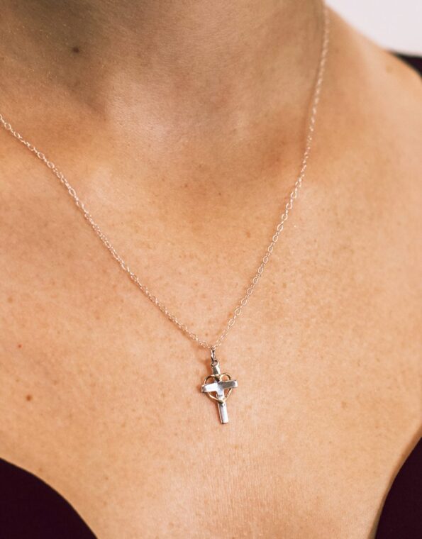 Cross Necklaces For Women - The Vintage Pearl